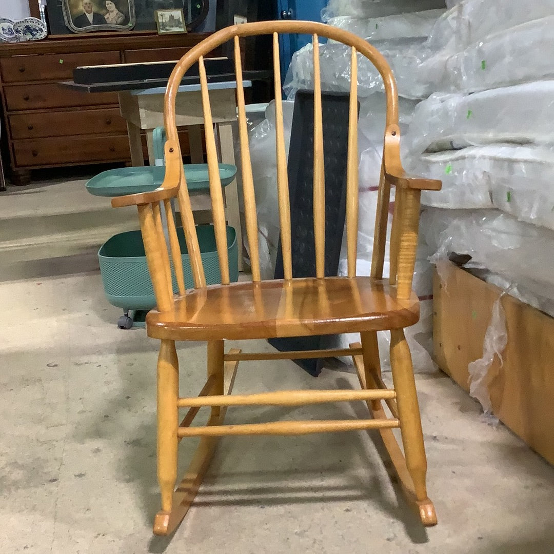 Simple Rocking Chair – Habitat for Humanity Greater Ottawa ReStore