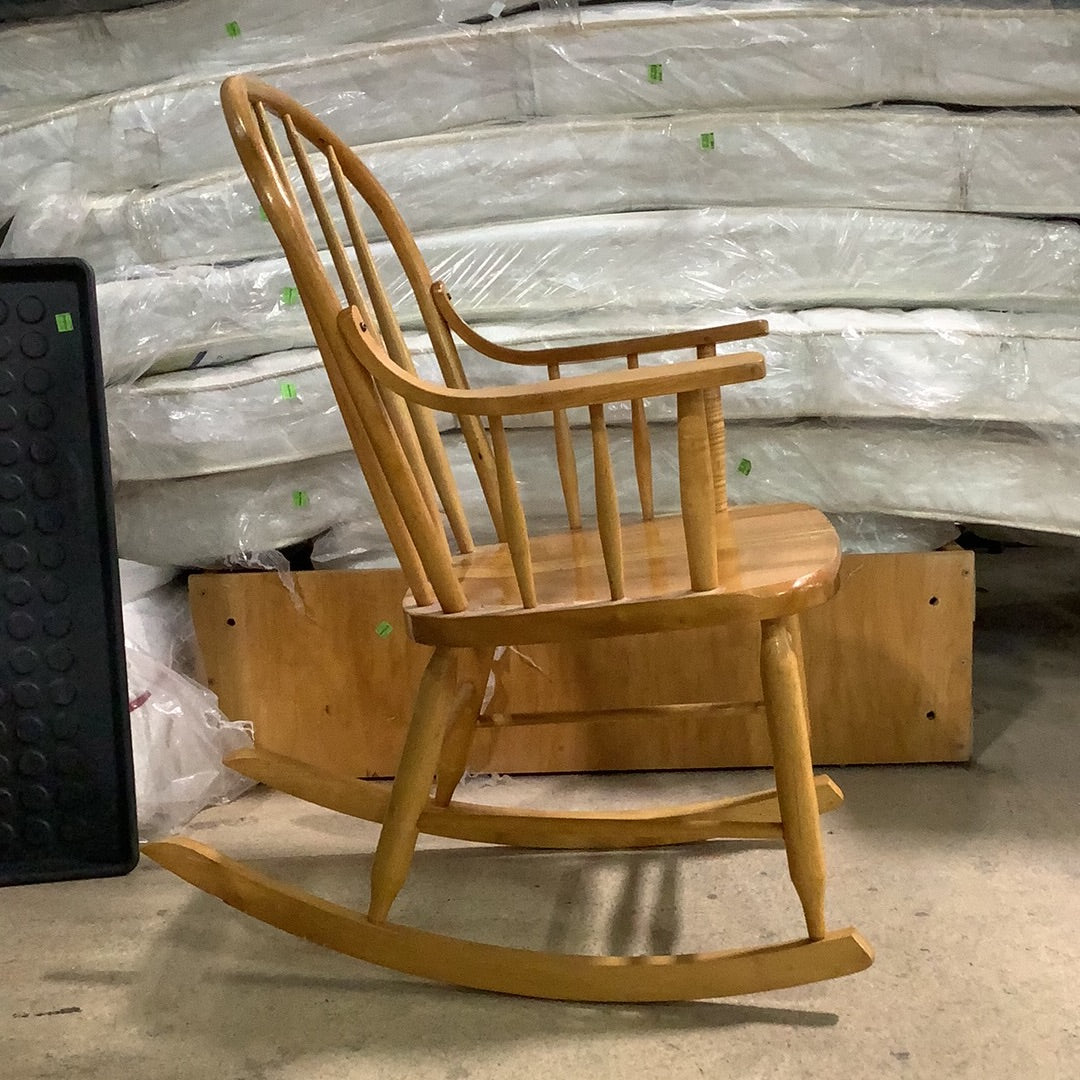 Simple Rocking Chair – Habitat for Humanity Greater Ottawa ReStore