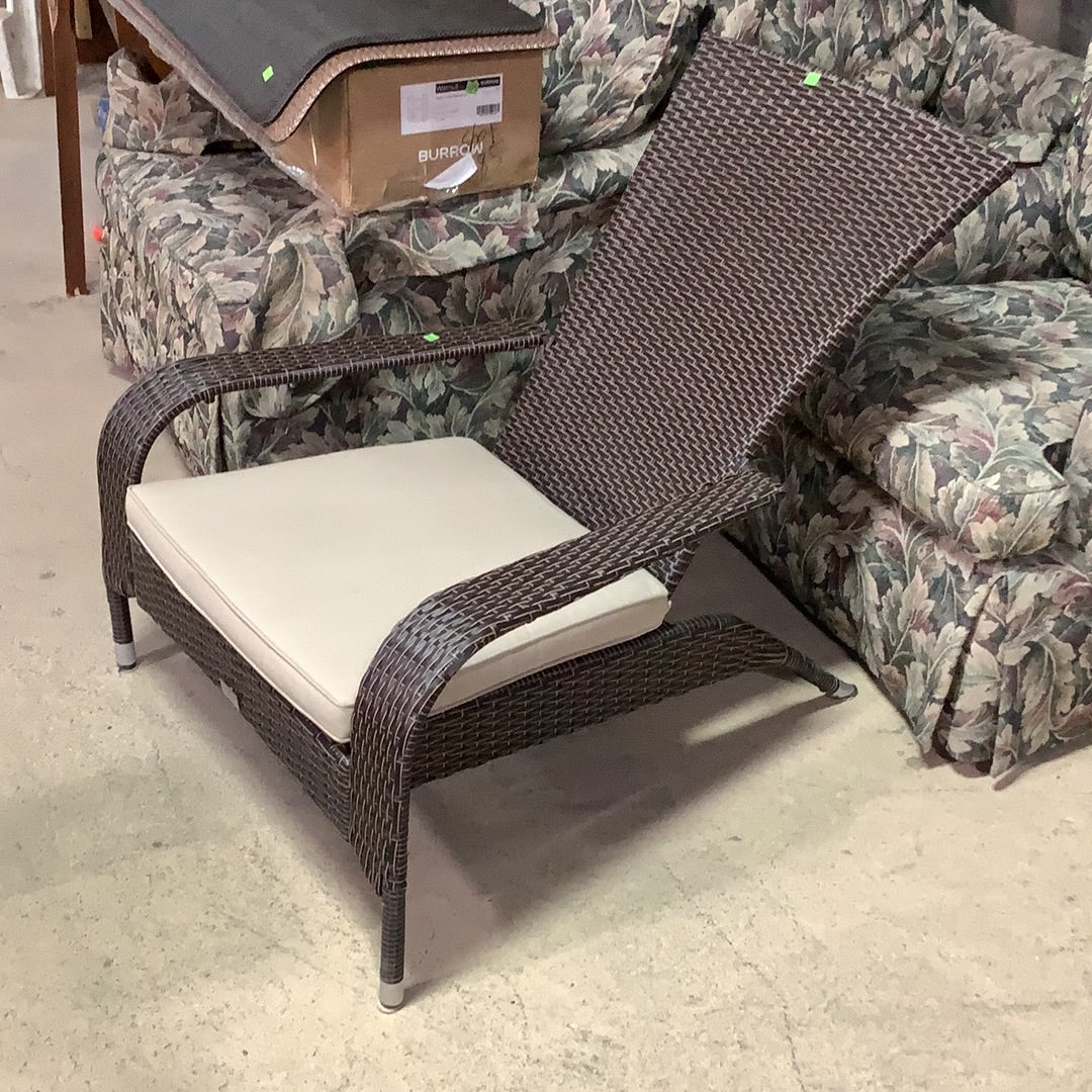 Laid back Patio Chair – Habitat for Humanity Greater Ottawa ReStore