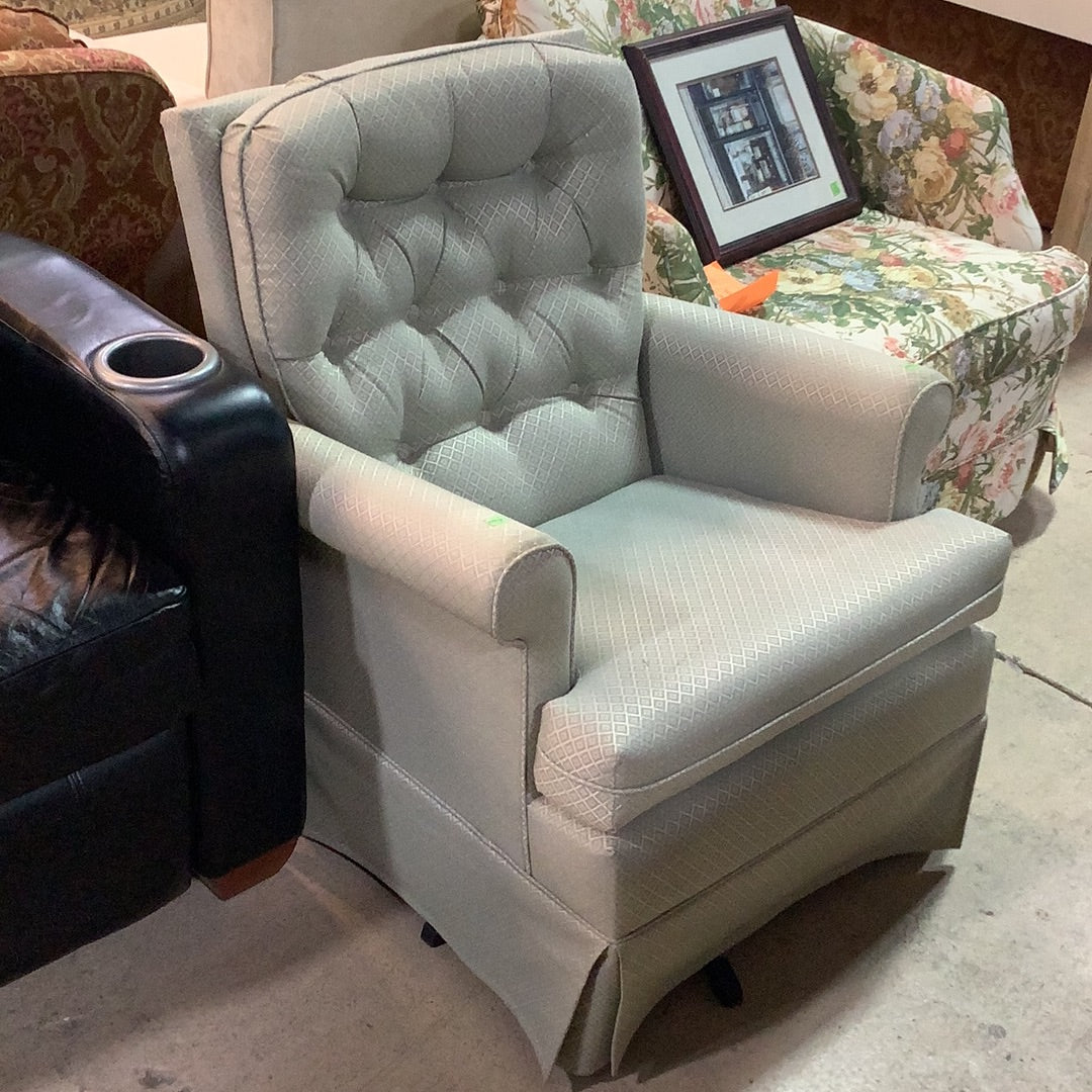 Rotating Rocking Chair – Habitat for Humanity Greater Ottawa ReStore