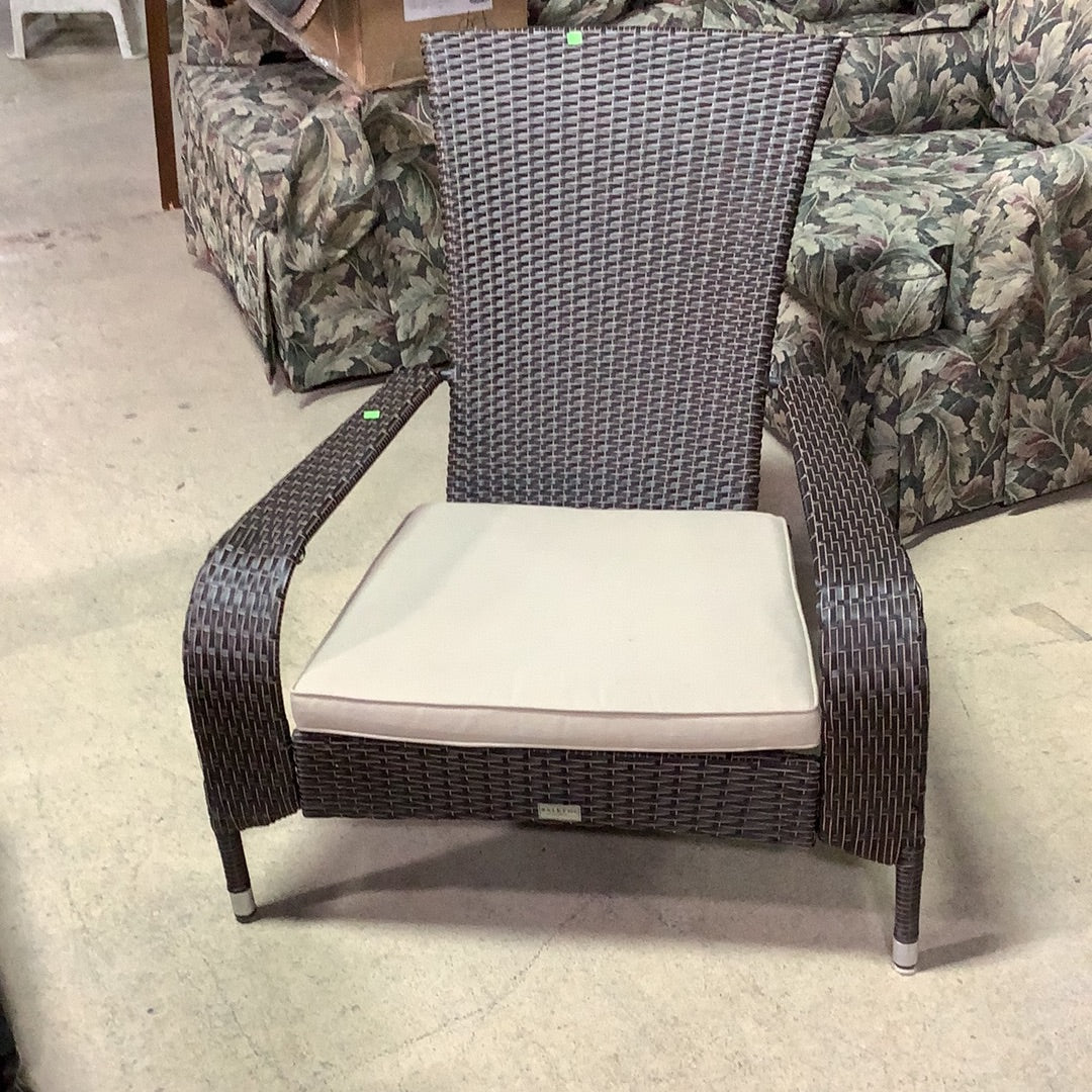 Laid back Patio Chair – Habitat for Humanity Greater Ottawa ReStore