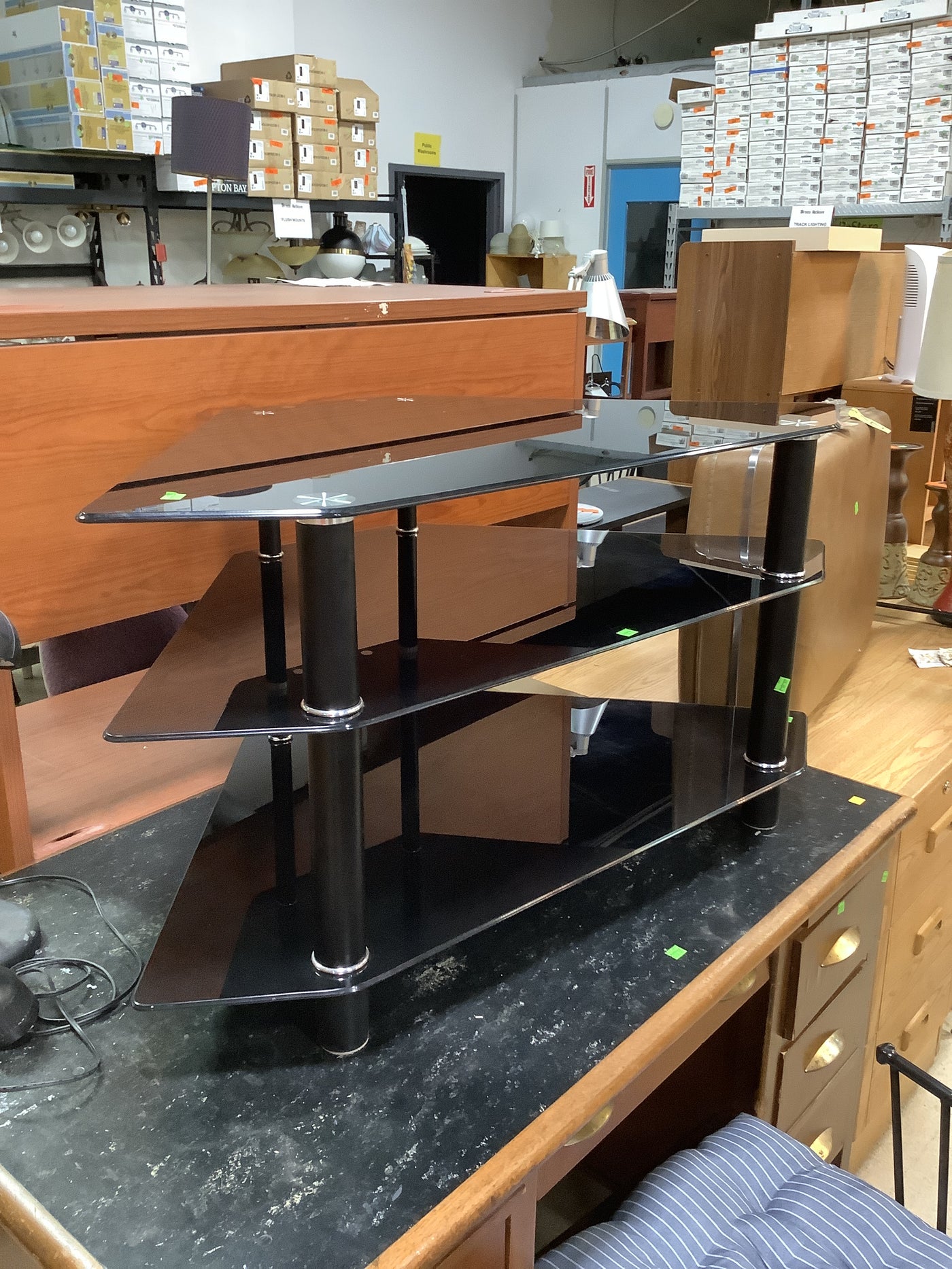 Modern Glass TV Stand – Habitat for Humanity Greater Ottawa ReStore