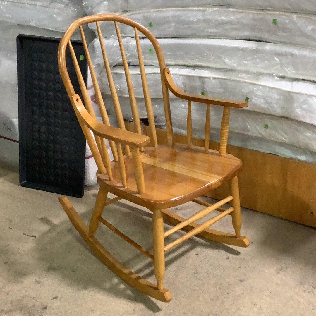 Simple Rocking Chair – Habitat for Humanity Greater Ottawa ReStore