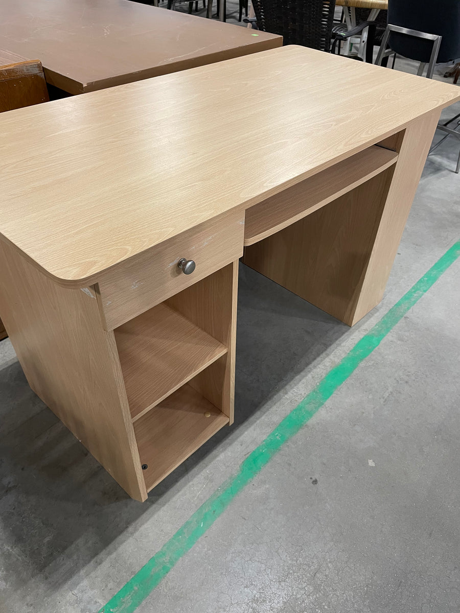 Light Wooden Computer Table – Habitat for Humanity Greater Ottawa ReStore