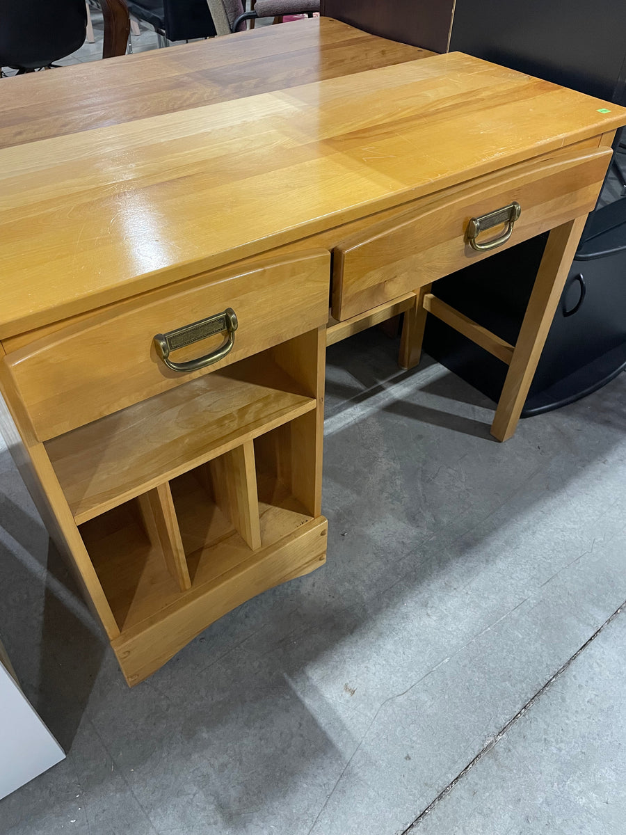 Light Oak Coloured Desk – Habitat for Humanity Greater Ottawa ReStore