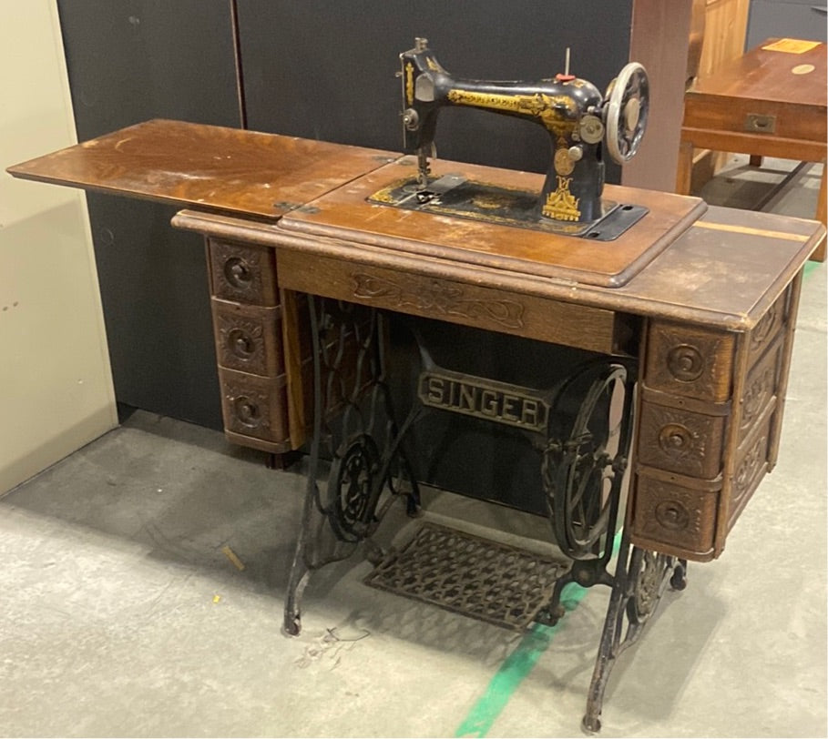 Vintage Singer Sewing Machine Desk – Habitat for Humanity Greater ...