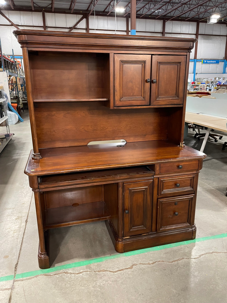 Executive Style Desk – Habitat for Humanity Greater Ottawa ReStore