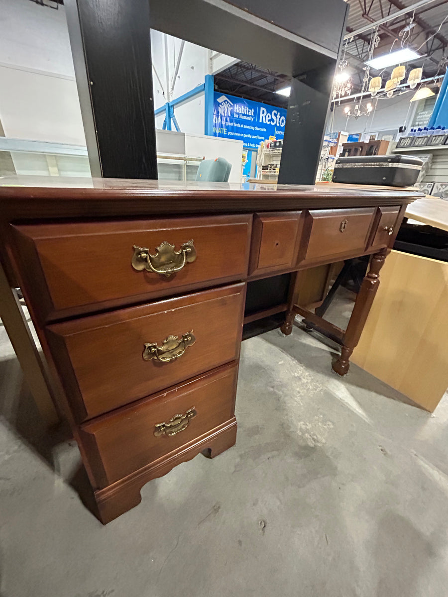 Vilas Canada 4 Drawer Desk – Habitat for Humanity Greater Ottawa ReStore