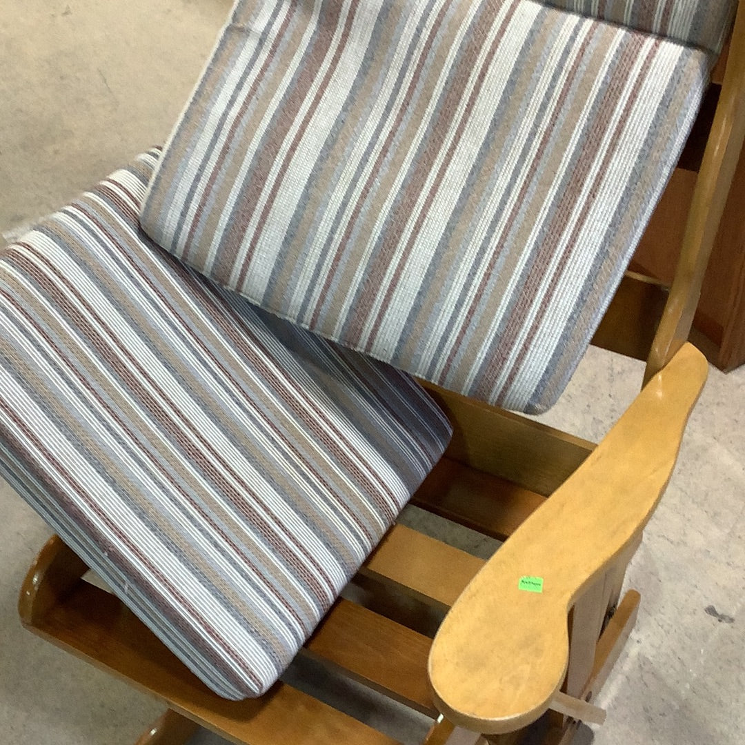 Midcentury Gliding Rocking Chair – Habitat for Humanity Greater Ottawa ...