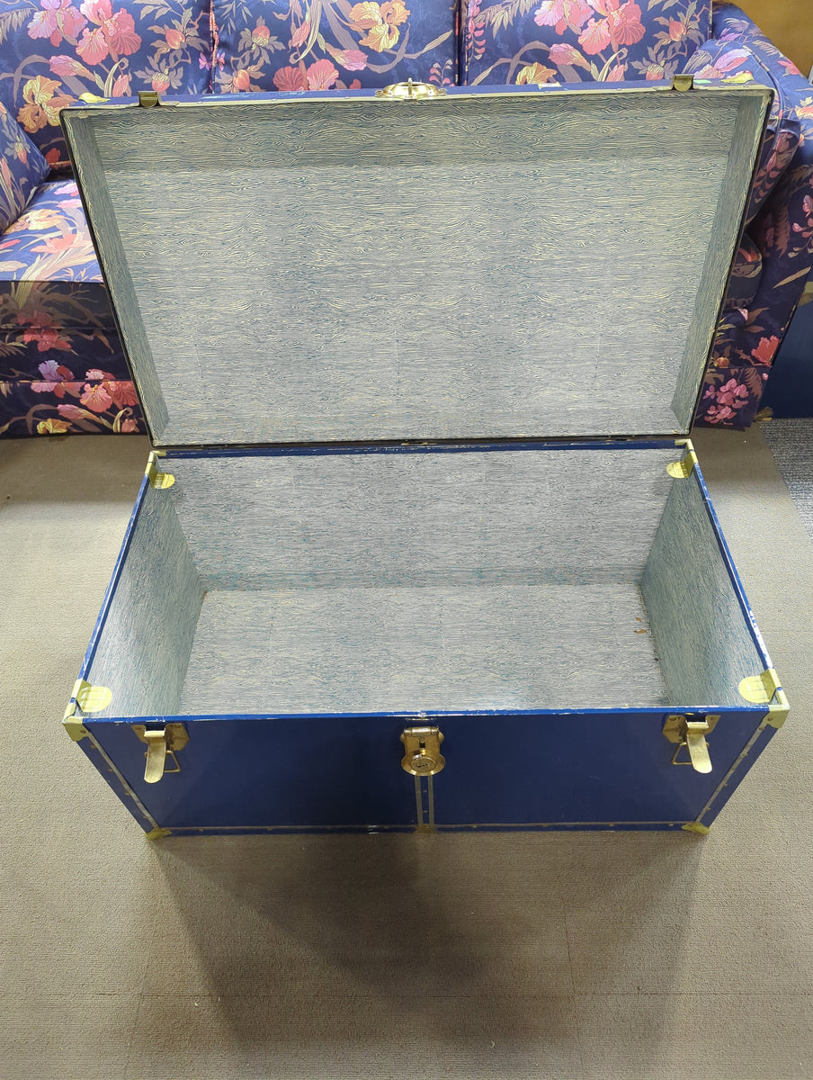 Blue Steamer Trunk with Keys – Habitat for Humanity Greater Ottawa ReStore