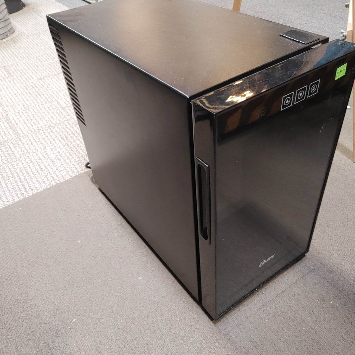 Oster Mini Wine Fridge – Habitat for Humanity Greater Ottawa ReStore