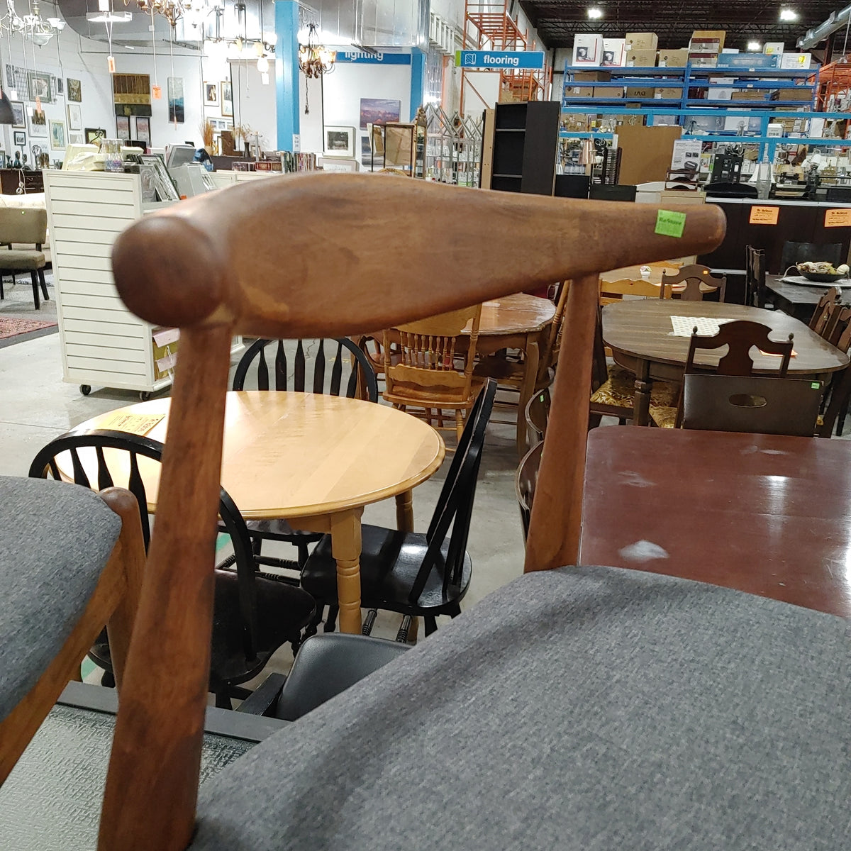 MCM style chair – Habitat for Humanity Greater Ottawa ReStore