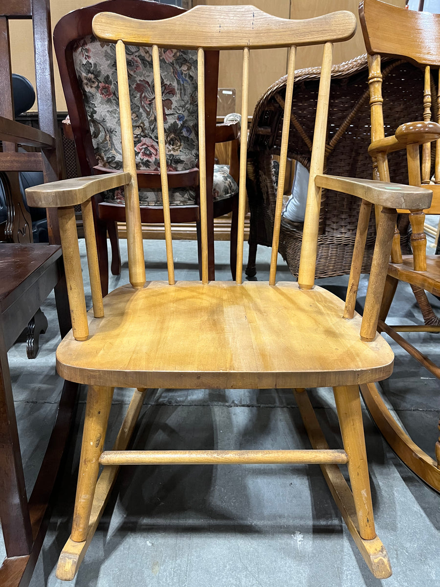 Simple Wooden Rocking Chair – Habitat for Humanity Greater Ottawa ReStore